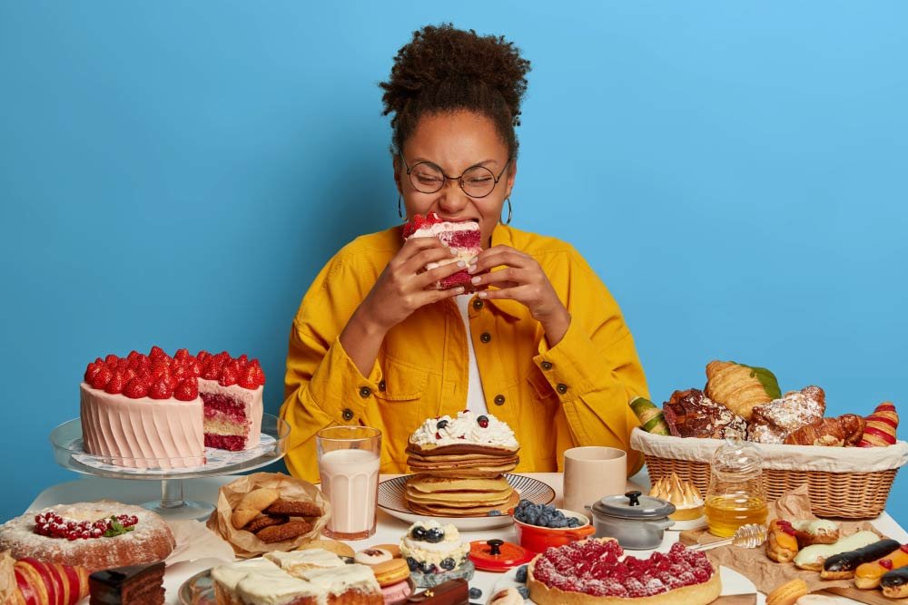 Πώς θα καταλάβετε πότε είστε χορτάτοι (πριν νιώσετε μπουκωμένοι) - MEDBOX.GR